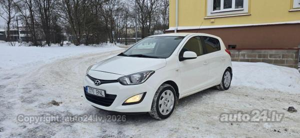 White Hyundai i20 2012 in Tallinn, with an engine capacity of 1.20 L and mileage of 202 thousand km for 2800 €, photo 2 on AUTOMOTO.COM.LV