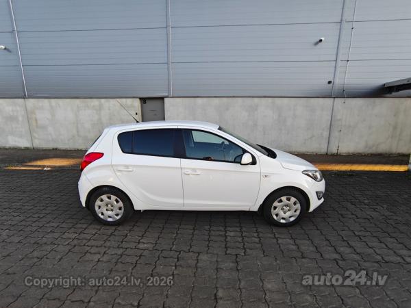White Hyundai i20 2012 in Parnu, with an engine capacity of 1.20 L and mileage of 186 thousand km for 2700 €, photo 3 on AUTOMOTO.COM.LV