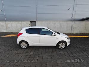 Balts Hyundai i20 2012 Pērnava, ar dzinēja tilpumu 1.20 L un nobraukumu 186 tūkst. km par 2700 €, foto 4 vietnē AUTOMOTO.COM.LV