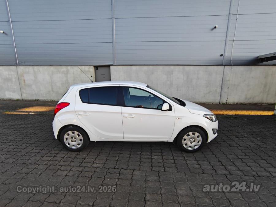 Balts Hyundai i20 2012 Pērnava, ar dzinēja tilpumu 1.20 L un nobraukumu 186 tūkst. km par 2700 €, foto 4 vietnē AUTOMOTO.COM.LV