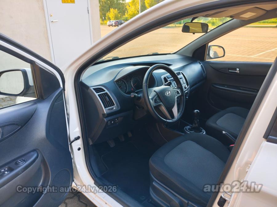 Balts Hyundai i20 2012 Pērnava, ar dzinēja tilpumu 1.20 L un nobraukumu 186 tūkst. km par 2700 €, foto 11 vietnē AUTOMOTO.COM.LV