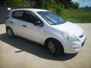 White Hyundai i20 2012 in Kaunas, with an engine capacity of 1.25 L and mileage of 151 thousand km for 1750 €, photo 4 on AUTOMOTO.COM.LV