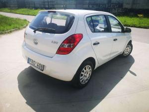 White Hyundai i20 2012 in Kaunas, with an engine capacity of 1.25 L and mileage of 151 thousand km for 1750 €, photo 6 on AUTOMOTO.COM.LV