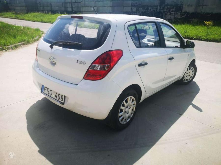 White Hyundai i20 2012 in Kaunas, with an engine capacity of 1.25 L and mileage of 151 thousand km for 1750 €, photo 6 on AUTOMOTO.COM.LV