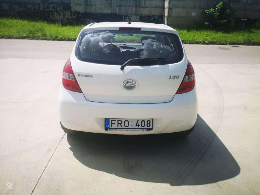 White Hyundai i20 2012 in Kaunas, with an engine capacity of 1.25 L and mileage of 151 thousand km for 1750 €, photo 8 on AUTOMOTO.COM.LV