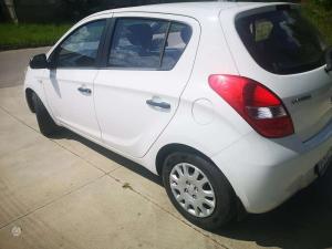 White Hyundai i20 2012 in Kaunas, with an engine capacity of 1.25 L and mileage of 151 thousand km for 1750 €, photo 10 on AUTOMOTO.COM.LV