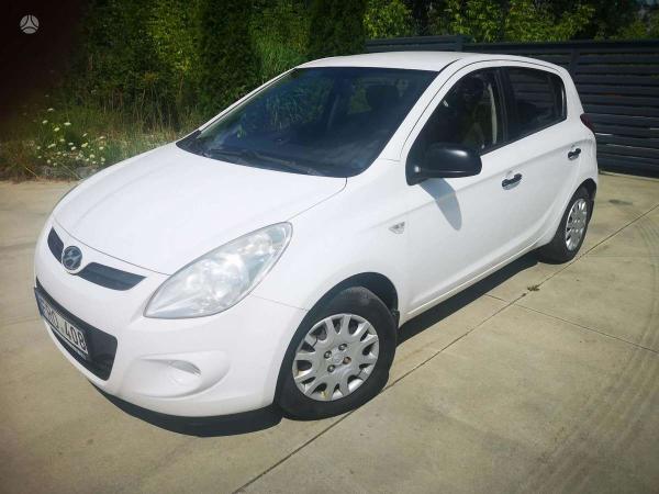 White Hyundai i20 2012 in Kaunas, with an engine capacity of 1.25 L and mileage of 151 thousand km for 1750 €, photo 10 on AUTOMOTO.COM.LV