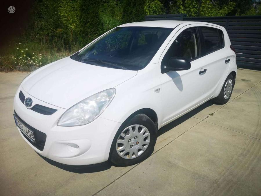 White Hyundai i20 2012 in Kaunas, with an engine capacity of 1.25 L and mileage of 151 thousand km for 1750 €, photo 11 on AUTOMOTO.COM.LV