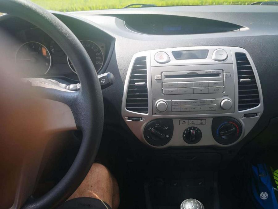 White Hyundai i20 2012 in Kaunas, with an engine capacity of 1.25 L and mileage of 151 thousand km for 1750 €, photo 14 on AUTOMOTO.COM.LV