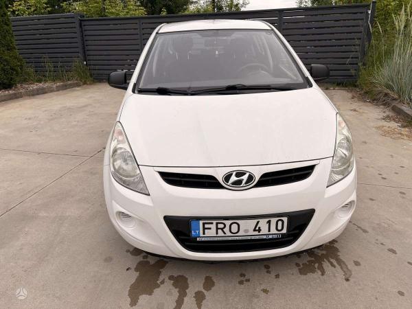 Balts Hyundai i20 2012 Kauņa, ar dzinēja tilpumu 1.25 L un nobraukumu 153 tūkst. km par 1300 €, foto 1 vietnē AUTOMOTO.COM.LV