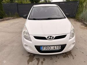 White Hyundai i20 2012 in Kaunas, with an engine capacity of 1.25 L and mileage of 153 thousand km for 1300 €, photo  on AUTOMOTO.COM.LV