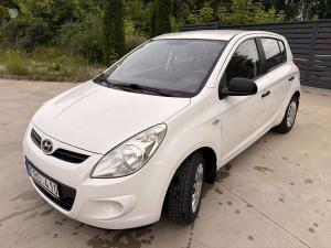 White Hyundai i20 2012 in Kaunas, with an engine capacity of 1.25 L and mileage of 153 thousand km for 1300 €, photo 3 on AUTOMOTO.COM.LV