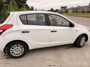 White Hyundai i20 2012 in Kaunas, with an engine capacity of 1.25 L and mileage of 153 thousand km for 1300 €, photo 4 on AUTOMOTO.COM.LV