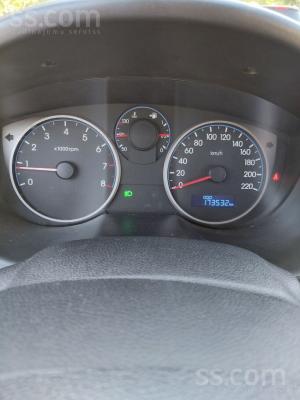 White Hyundai i20 2012 in Ventspils, with an engine capacity of 1.20 L and mileage of 174 thousand km for 2800 €, photo 4 on AUTOMOTO.COM.LV