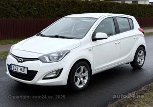 White Hyundai i20 2013 in Tallinn, with an engine capacity of 1.20 L and mileage of 179 thousand km for 2750 €, photo  on AUTOMOTO.COM.LV