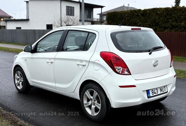 Balts Hyundai i20 2013 Tallina, ar dzinēja tilpumu 1.20 L un nobraukumu 179 tūkst. km par 2750 €, foto 5 vietnē AUTOMOTO.COM.LV