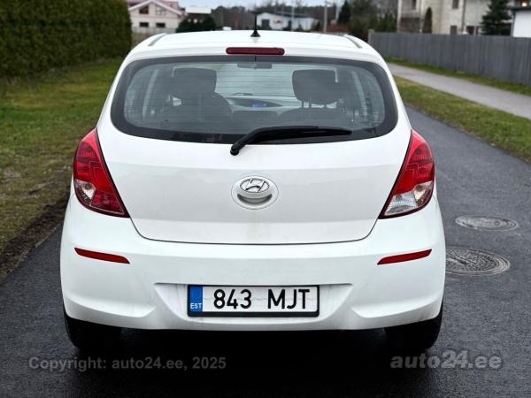 Balts Hyundai i20 2013 Tallina, ar dzinēja tilpumu 1.20 L un nobraukumu 179 tūkst. km par 2750 €, foto 6 vietnē AUTOMOTO.COM.LV