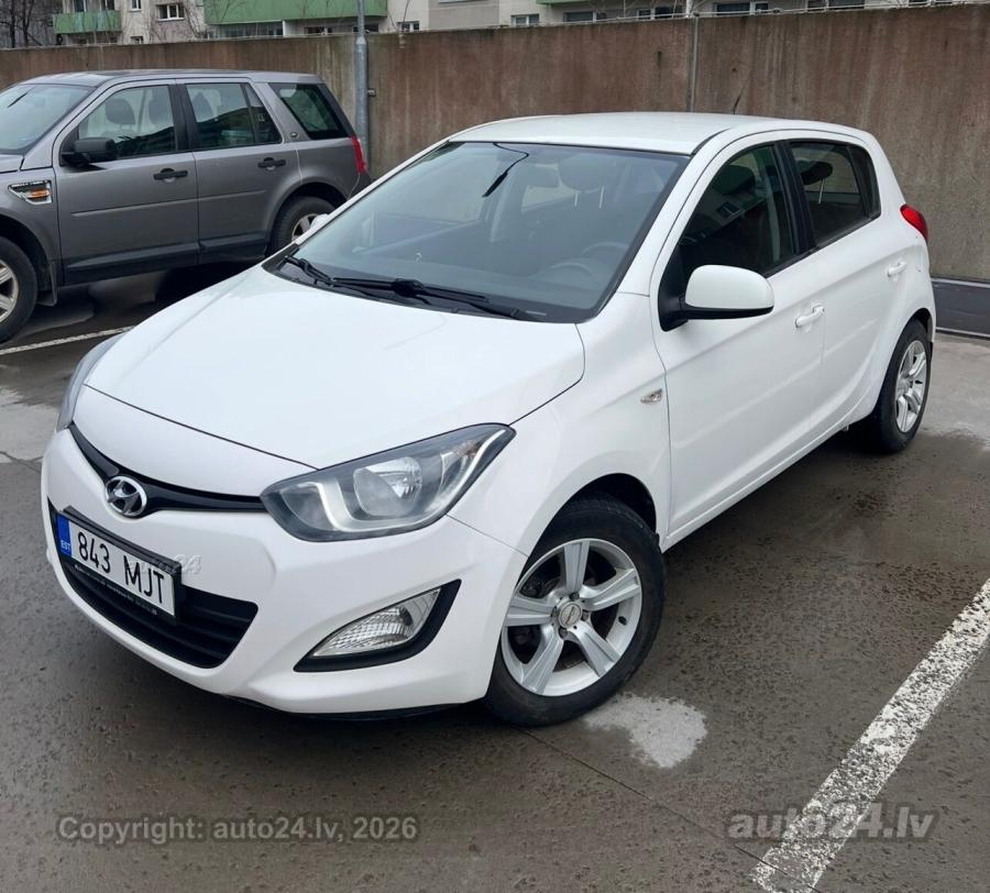 White Hyundai i20 2013 in Tallinn, with an engine capacity of 1.20 L and mileage of 189 thousand km for 3250 €, photo 1 on AUTOMOTO.COM.LV