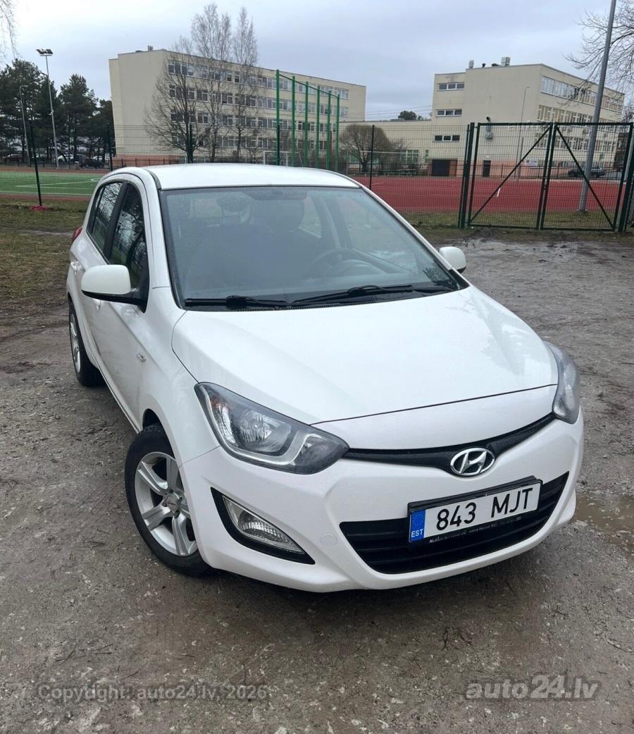 White Hyundai i20 2013 in Tallinn, with an engine capacity of 1.20 L and mileage of 189 thousand km for 3250 €, photo 4 on AUTOMOTO.COM.LV