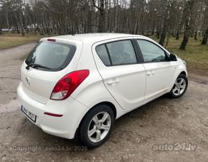 White Hyundai i20 2013 in Tallinn, with an engine capacity of 1.20 L and mileage of 189 thousand km for 3250 €, photo 5 on AUTOMOTO.COM.LV