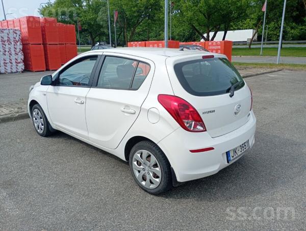 Balts Hyundai i20 2013 Rīga, ar dzinēja tilpumu 1.10 L un nobraukumu 227 tūkst. km par 2350 €, foto 3 vietnē AUTOMOTO.COM.LV