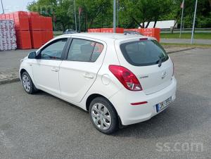 Balts Hyundai i20 2013 Rīga, ar dzinēja tilpumu 1.10 L un nobraukumu 227 tūkst. km par 2350 €, foto 4 vietnē AUTOMOTO.COM.LV