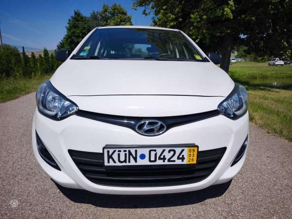 White Hyundai i20 2013 in Druskininkai, with an engine capacity of 1.30 L and mileage of 199 thousand km for 3200 €, photo 3 on AUTOMOTO.COM.LV