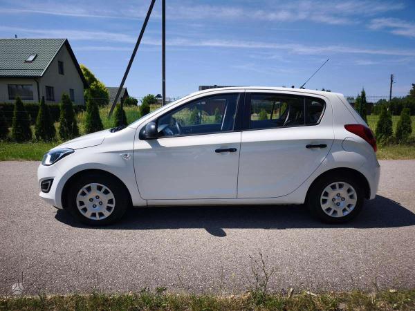 White Hyundai i20 2013 in Druskininkai, with an engine capacity of 1.30 L and mileage of 199 thousand km for 3200 €, photo 8 on AUTOMOTO.COM.LV