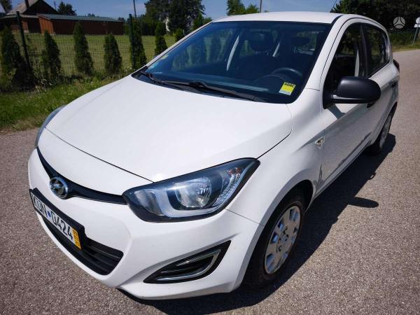 White Hyundai i20 2013 in Druskininkai, with an engine capacity of 1.30 L and mileage of 199 thousand km for 3200 €, photo 9 on AUTOMOTO.COM.LV