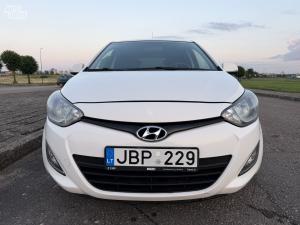 Balts Hyundai i20 2013 Kauņa, ar dzinēja tilpumu 1.40 L un nobraukumu 206 tūkst. km par 3000 €, foto  vietnē AUTOMOTO.COM.LV