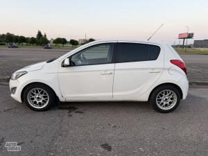 Balts Hyundai i20 2013 Kauņa, ar dzinēja tilpumu 1.40 L un nobraukumu 206 tūkst. km par 3000 €, foto 4 vietnē AUTOMOTO.COM.LV