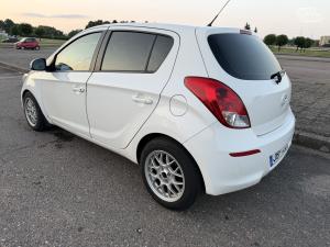 Balts Hyundai i20 2013 Kauņa, ar dzinēja tilpumu 1.40 L un nobraukumu 206 tūkst. km par 3000 €, foto 5 vietnē AUTOMOTO.COM.LV