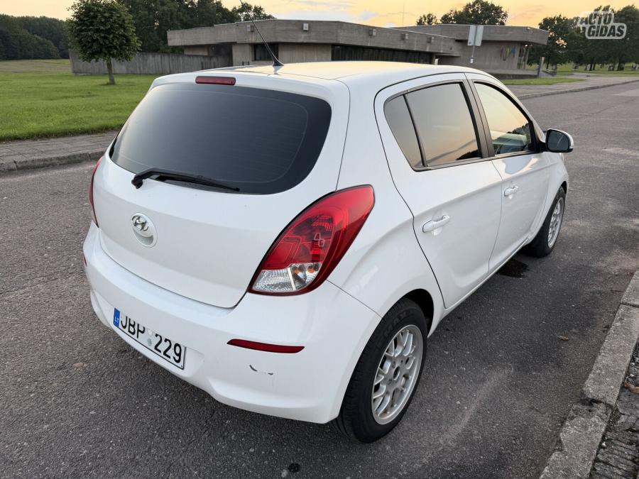 Balts Hyundai i20 2013 Kauņa, ar dzinēja tilpumu 1.40 L un nobraukumu 206 tūkst. km par 3000 €, foto 7 vietnē AUTOMOTO.COM.LV