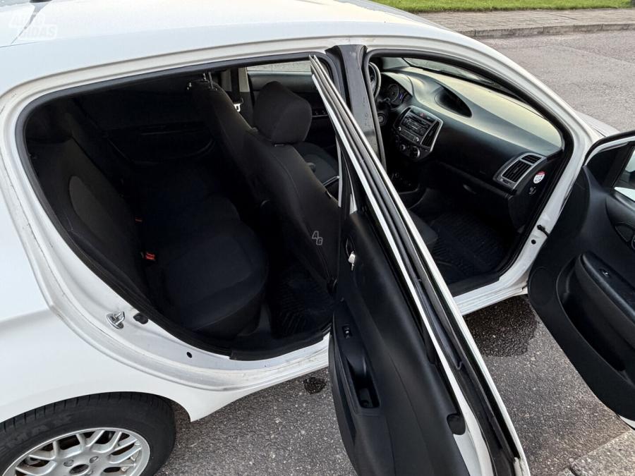 Balts Hyundai i20 2013 Kauņa, ar dzinēja tilpumu 1.40 L un nobraukumu 206 tūkst. km par 3000 €, foto 13 vietnē AUTOMOTO.COM.LV