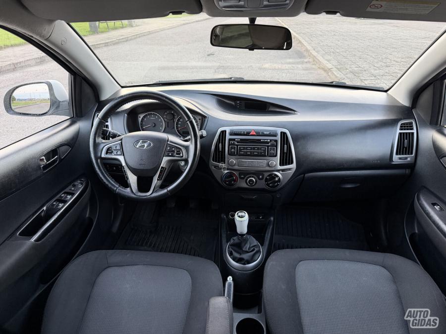Balts Hyundai i20 2013 Kauņa, ar dzinēja tilpumu 1.40 L un nobraukumu 206 tūkst. km par 3000 €, foto 16 vietnē AUTOMOTO.COM.LV