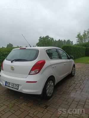 Balts Hyundai i20 2013 Rīga, ar dzinēja tilpumu 1.20 L un nobraukumu 216 tūkst. km par 2500 €, foto 3 vietnē AUTOMOTO.COM.LV