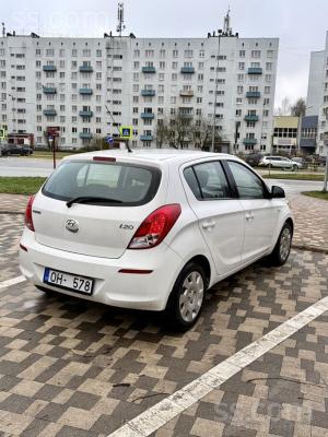 White Hyundai i20 2014 in Jelgava, with an engine capacity of 1.20 L and mileage of 120 thousand km for 3450 €, photo 3 on AUTOMOTO.COM.LV