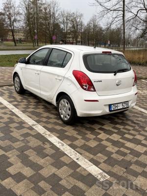 White Hyundai i20 2014 in Jelgava, with an engine capacity of 1.20 L and mileage of 120 thousand km for 3450 €, photo 4 on AUTOMOTO.COM.LV