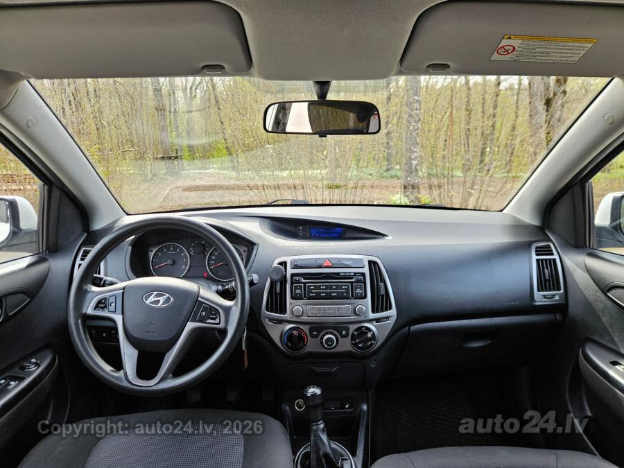 Balts Hyundai i20 2014 Tallina, ar dzinēja tilpumu 1.20 L un nobraukumu 125 tūkst. km par 3900 €, foto 4 vietnē AUTOMOTO.COM.LV
