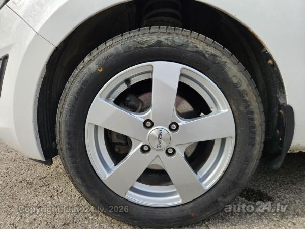 Белый Хендай и20 2014 в Таллин, объемом двигателя 1.20 л и пробегом 125 тыс. км за 3900 €, фото 4 на AUTOMOTO.COM.LV