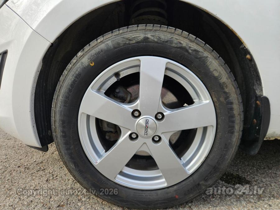 Balts Hyundai i20 2014 Tallina, ar dzinēja tilpumu 1.20 L un nobraukumu 125 tūkst. km par 3900 €, foto 5 vietnē AUTOMOTO.COM.LV