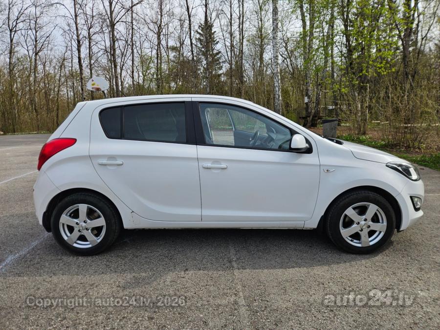 Balts Hyundai i20 2014 Tallina, ar dzinēja tilpumu 1.20 L un nobraukumu 125 tūkst. km par 3900 €, foto 7 vietnē AUTOMOTO.COM.LV