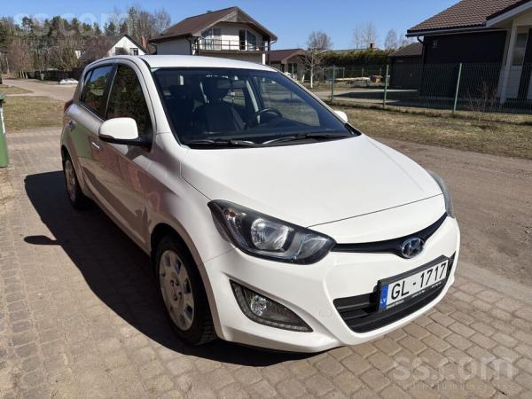 Белый Хендай и20 2014 в Рига, объемом двигателя 1.40 л и пробегом 85 тыс. км за 5500 €, фото 2 на AUTOMOTO.COM.LV