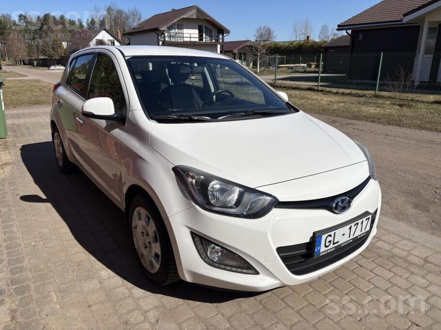 Белый Хендай и20 2014 в Рига, объемом двигателя 1.40 л и пробегом 85 тыс. км за 5500 €, фото 3 на AUTOMOTO.COM.LV