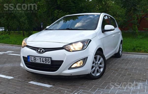 White Hyundai i20 2014 in Riga, with an engine capacity of 1.10 L and mileage of 196 thousand km for 2690 €, photo 1 on AUTOMOTO.COM.LV