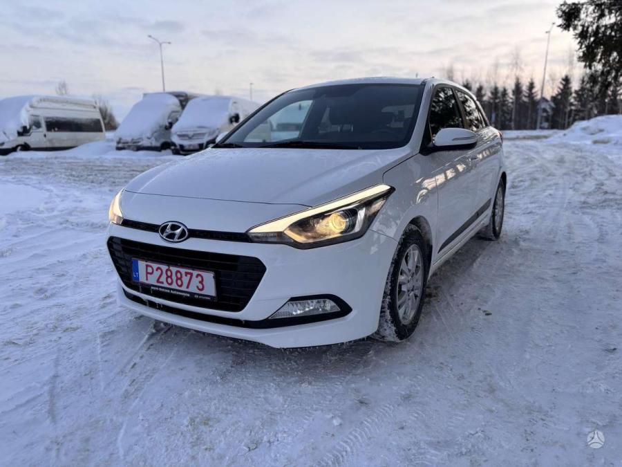 White Hyundai i20 2016 in Gargzdai, with an engine capacity of 1.00 L and mileage of 112 thousand km for 6999 €, photo 1 on AUTOMOTO.COM.LV