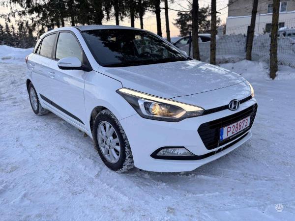 Balts Hyundai i20 2016 Gargždai, ar dzinēja tilpumu 1.00 L un nobraukumu 112 tūkst. km par 6999 €, foto 2 vietnē AUTOMOTO.COM.LV