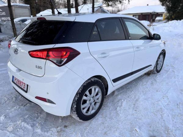Balts Hyundai i20 2016 Gargždai, ar dzinēja tilpumu 1.00 L un nobraukumu 112 tūkst. km par 6999 €, foto 4 vietnē AUTOMOTO.COM.LV