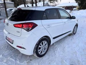 White Hyundai i20 2016 in Gargzdai, with an engine capacity of 1.00 L and mileage of 112 thousand km for 6999 €, photo 4 on AUTOMOTO.COM.LV