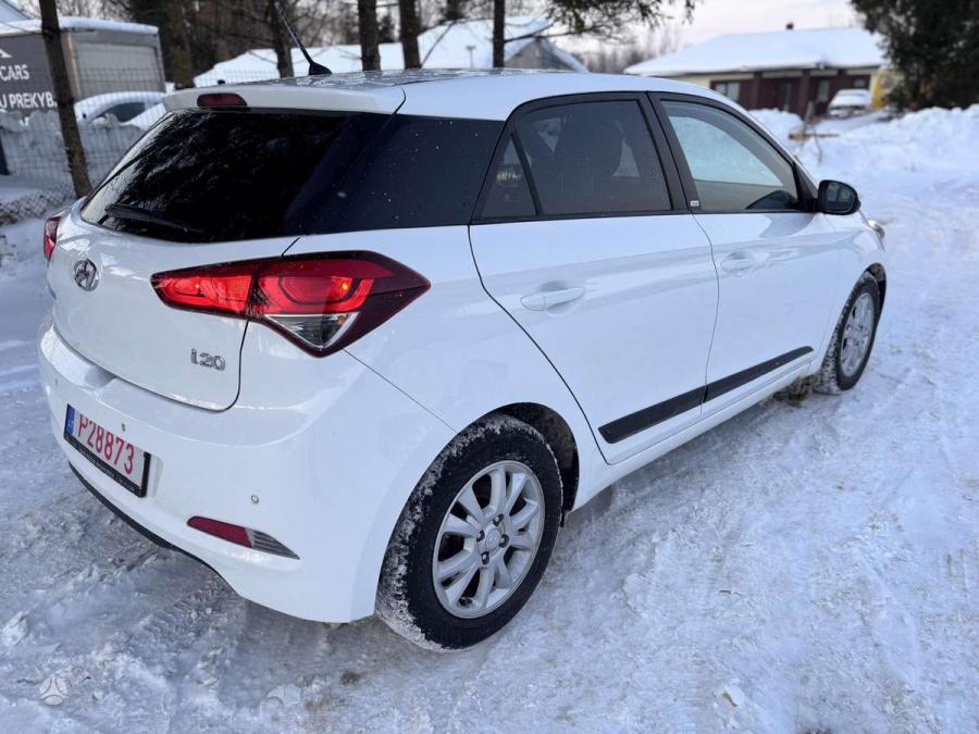 White Hyundai i20 2016 in Gargzdai, with an engine capacity of 1.00 L and mileage of 112 thousand km for 6999 €, photo 4 on AUTOMOTO.COM.LV